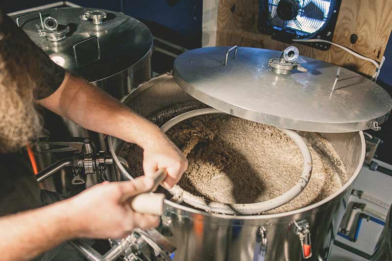 How to choose equipment for small batch brewing?
