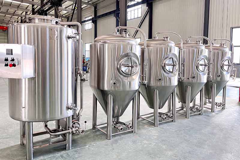 Stainless steel tanks for beer and beverages