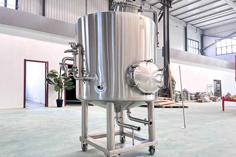 Stainless steel tanks for beer and beverages